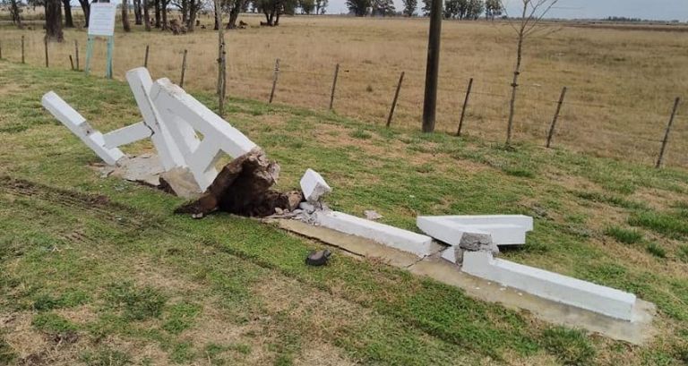 Encontraron rotas las letras indicadoras de uno de los accesos a Hale ...